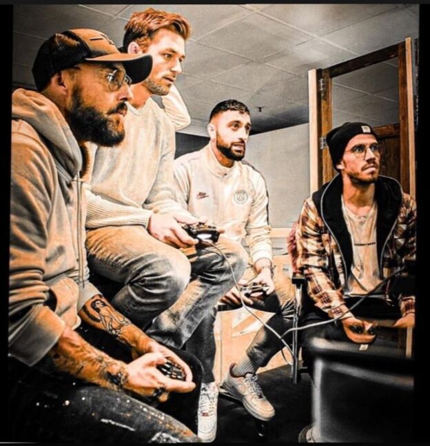 BaSH Barbery - gelebte Rivalität zwischen einem roten und einem blauen ...