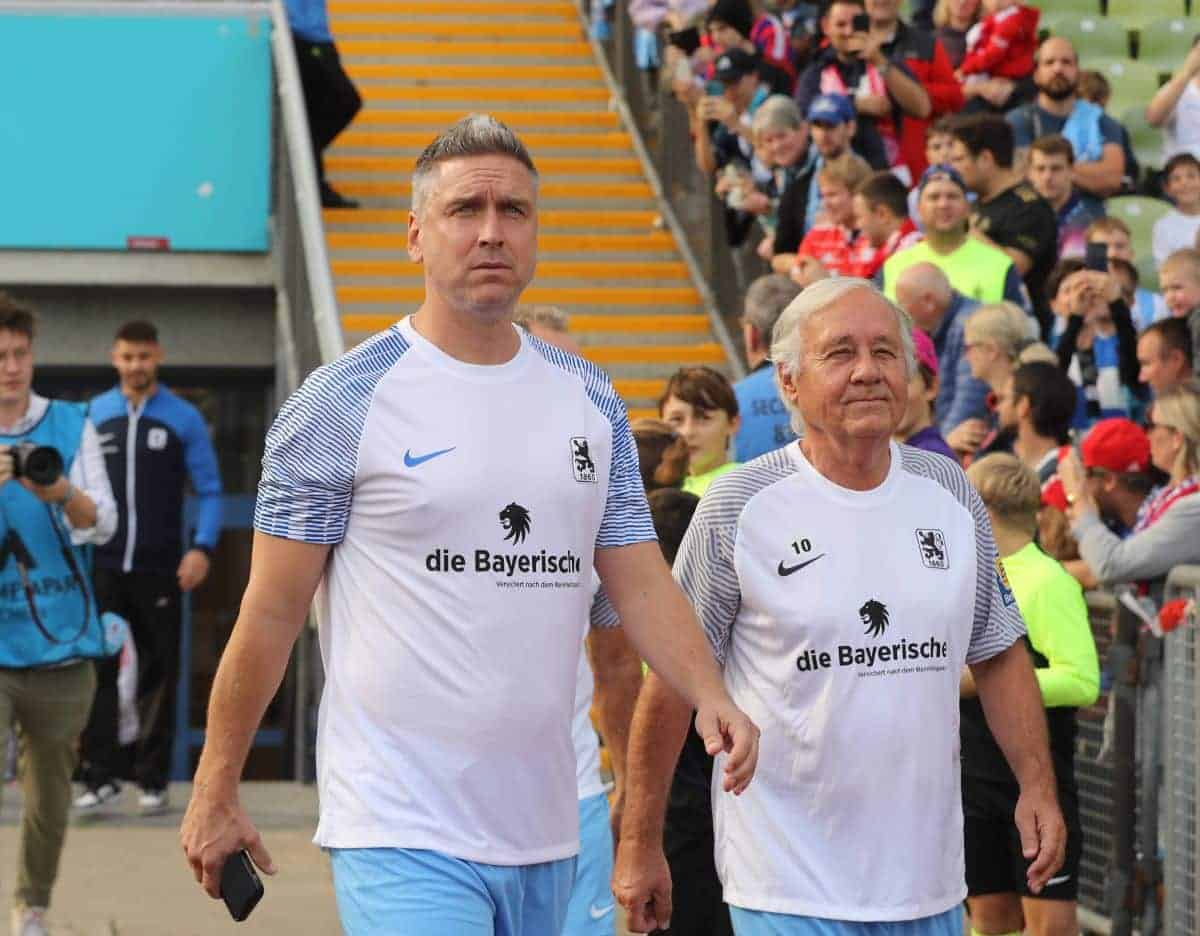 Volksfeststimmung im Olympiastadion - Derby der Legenden des FC Bayern und des TSV 1860 München