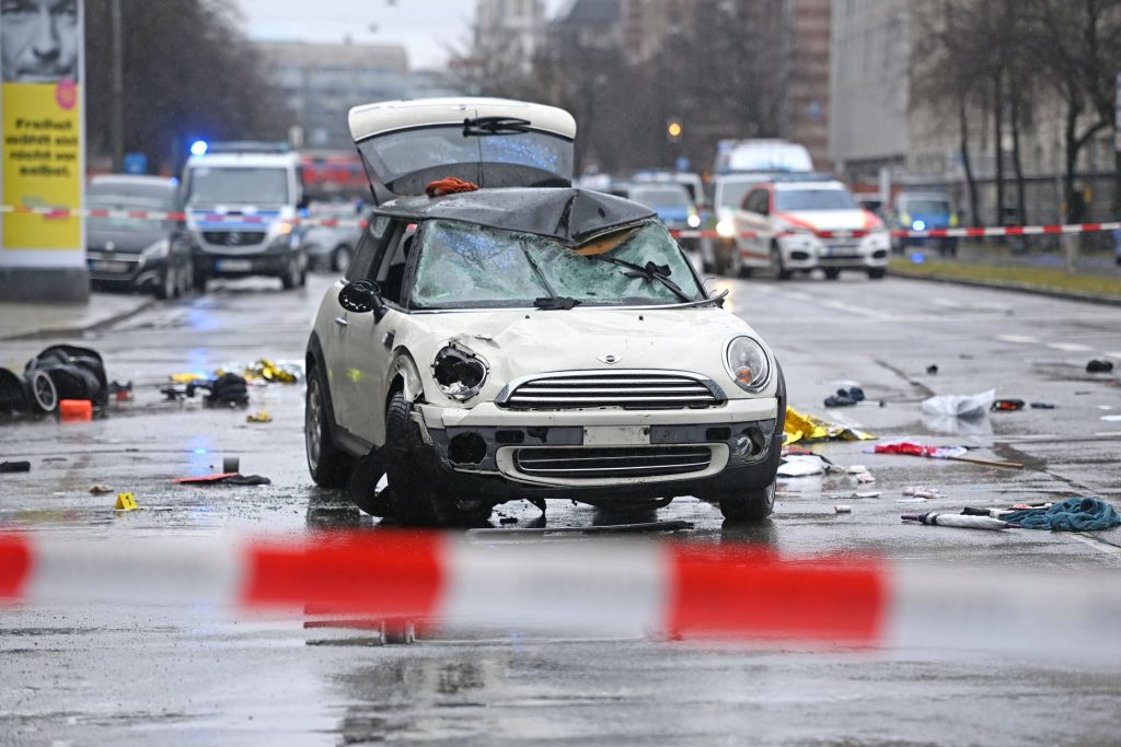 Anschlag in München bei Verdi Demo - 24Jähriger rast in Menschenmenge